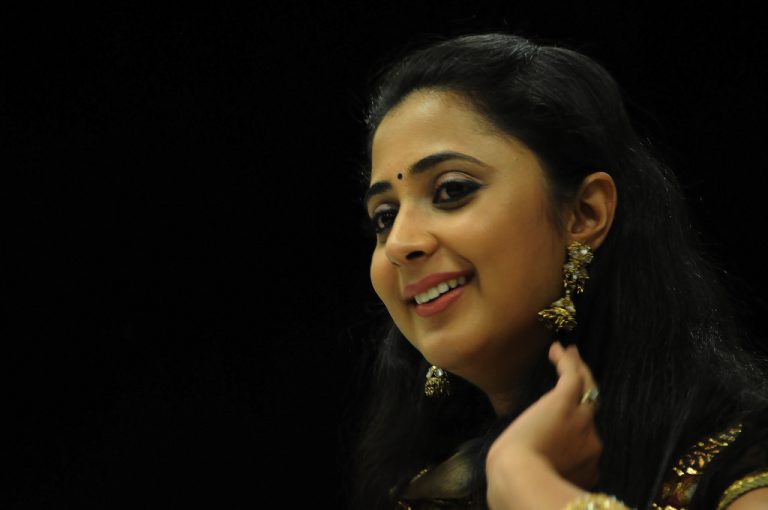 Divya Venkatasubramaniam (Actress) Age, Height,Net Worth & Bio ...